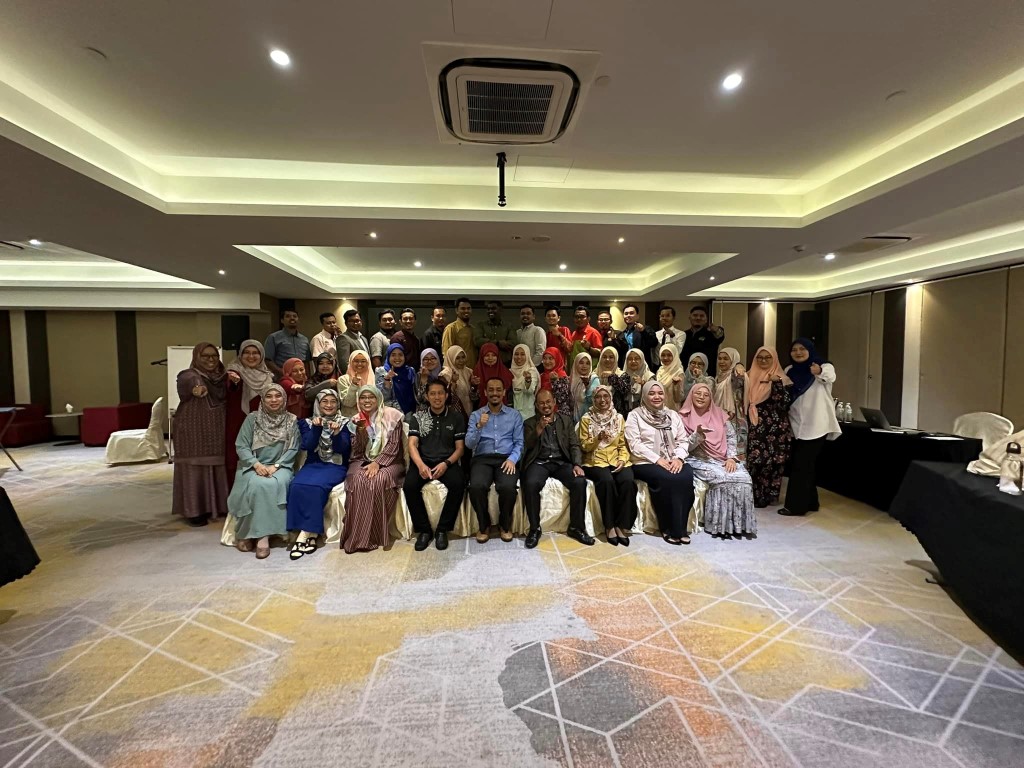 Bengkel Bina Kit English Frenzy, Little Scientist dan Mathzania