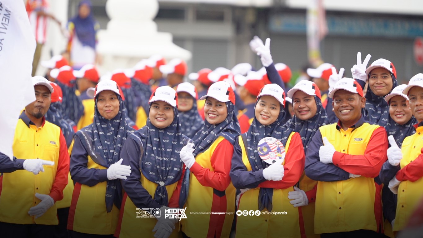 Kontinjen PERDA Turut Bersama-Sama Menyertai Perbarisan dan Perarakan ...